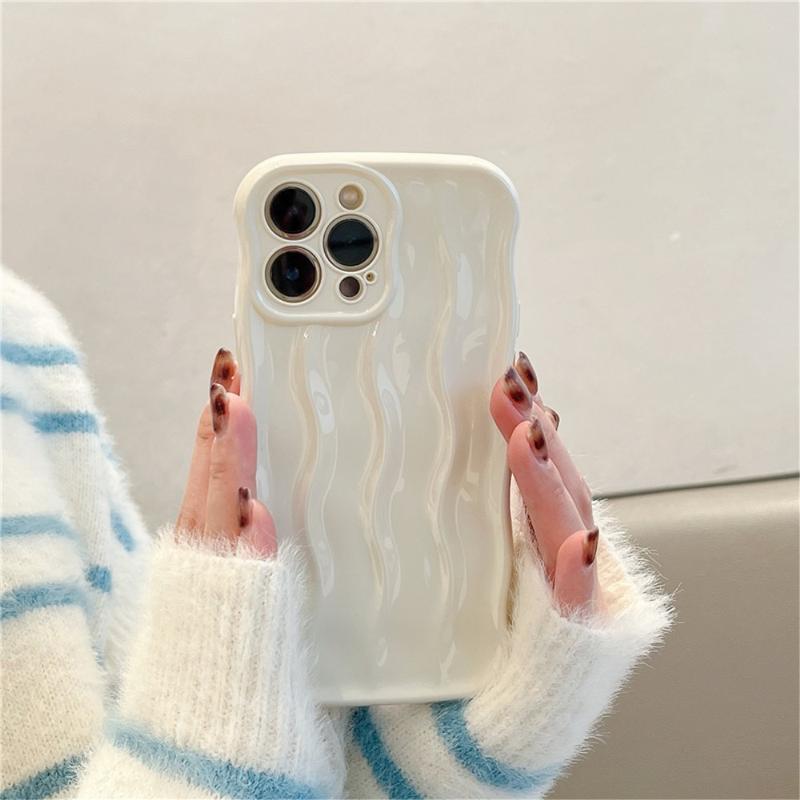 iPhone 15 Pro 3D Linear Wavy Case - White